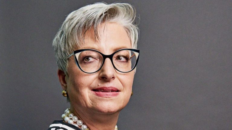 Top Female CEOs Leading Major Companies in 2025